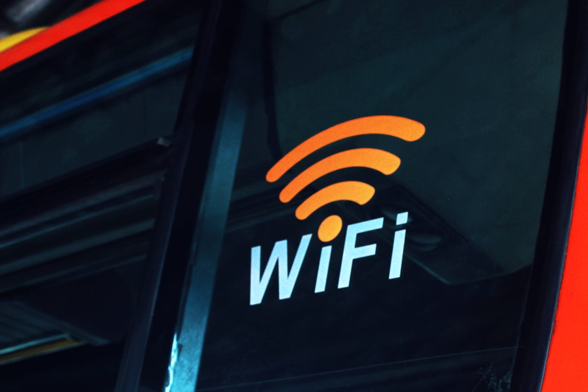 How Digital Signage and WIFI Enhance Modern Retail Spaces – E-World ...